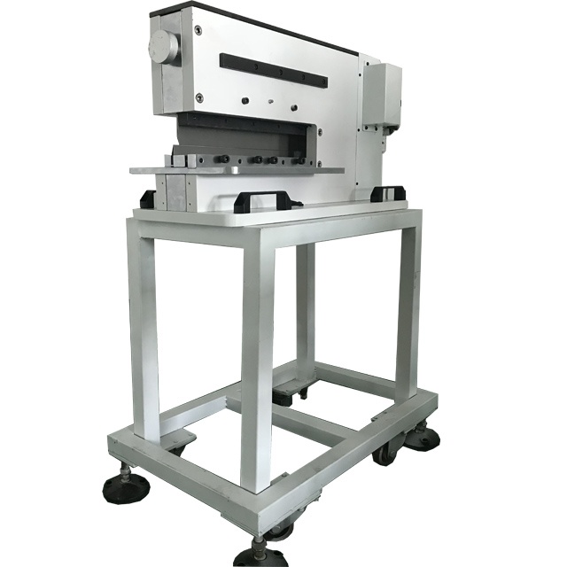 Guillotine type PCB cutter